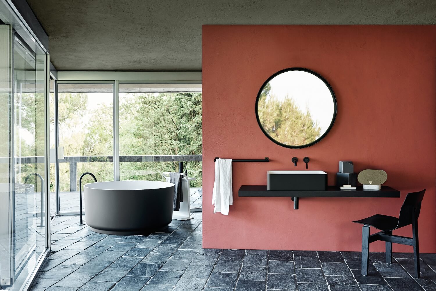 Trends im Bad: Schwarz bringt Eleganz ins Badezimmer